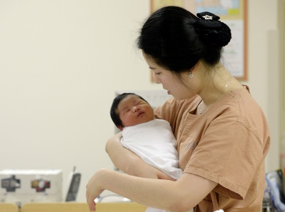 기혼女 5명 중 1명 직장포기 결혼 육아 임신 출산 때문 ‘올해만 213만 명
