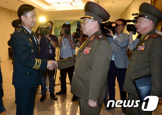 남북장성급회담, JSA 비무장화 - DMZ 시험적 GP 축소 등 "어느정도 합의"