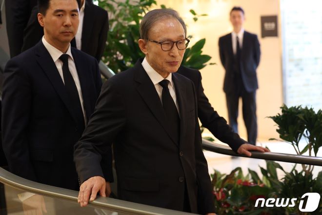 조석래 명예회장 빈소에 이틀째 추모 행렬…이명박·정몽준·김진표 등 조문