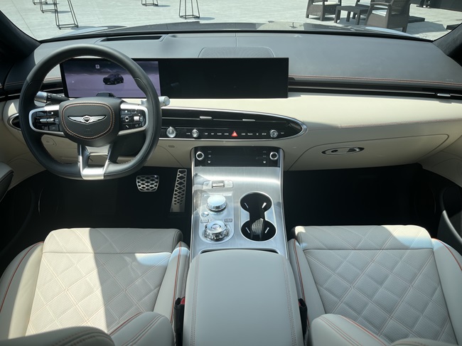 "G90 옵션이 GV70에"…럭셔리 강화하는 제네시스