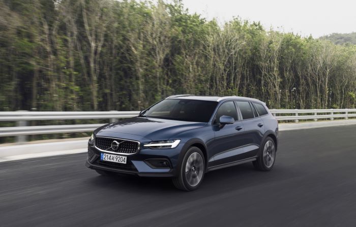 [시승기] '안 못생겨' 살아남은 왜건 볼보 V60 CC